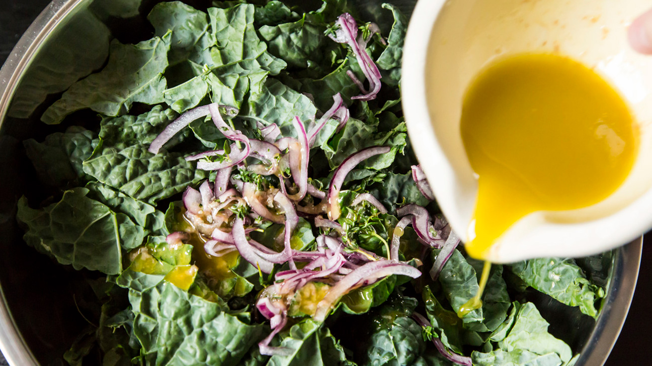 8 Simple and Healthy Salad Dressings