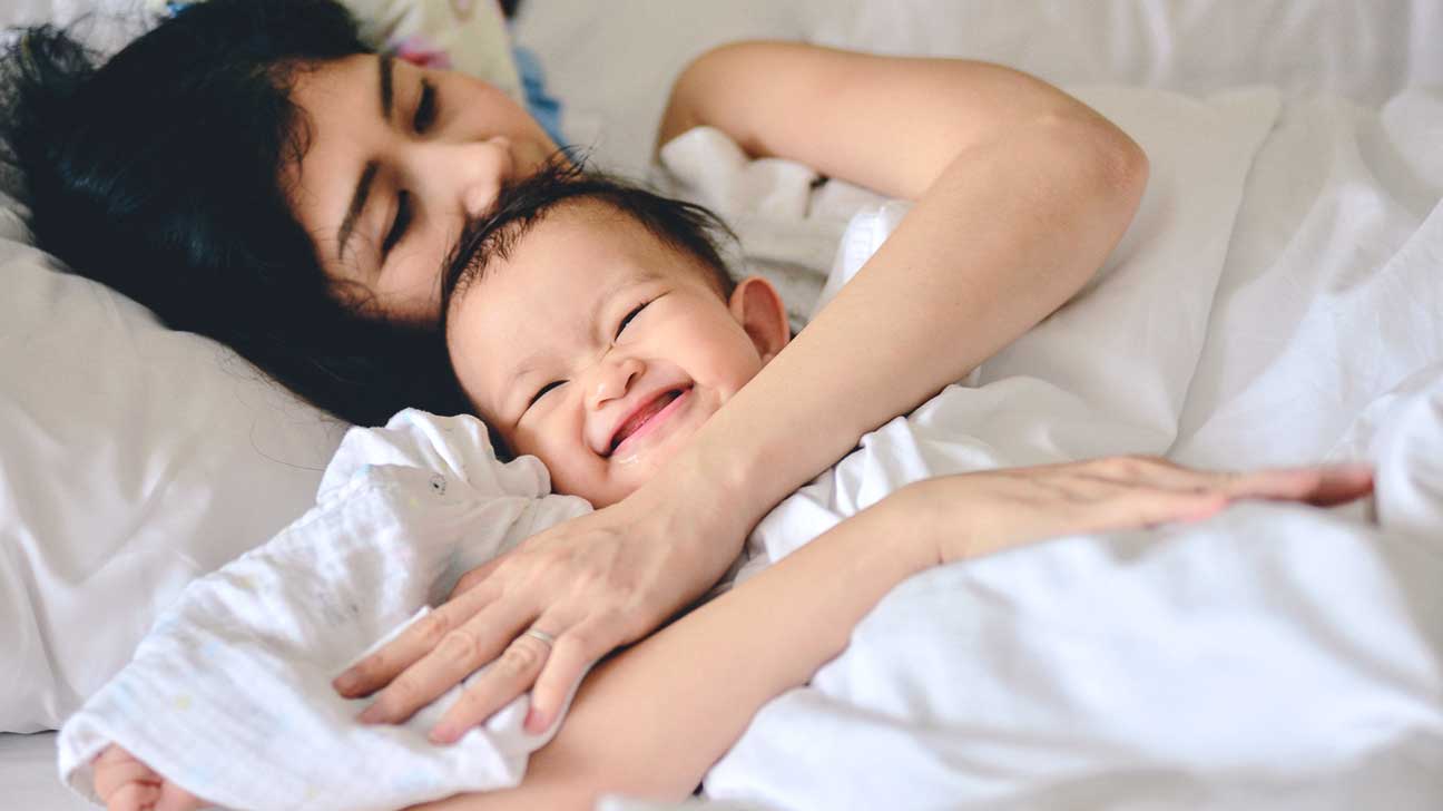 Quand les bébés commencent-ils à rire