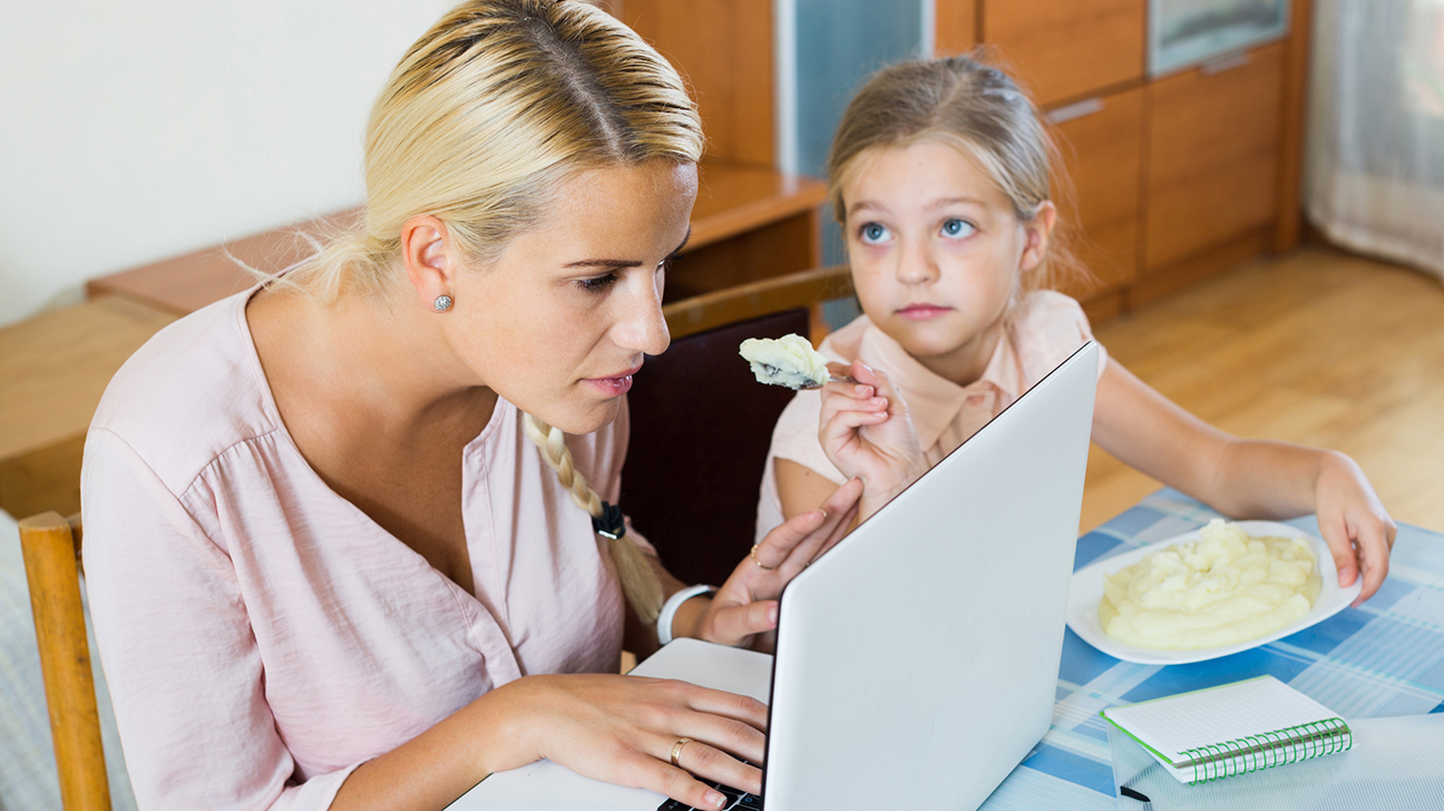 Distracted Parenting: 11 Conscious Ways to Avoid This